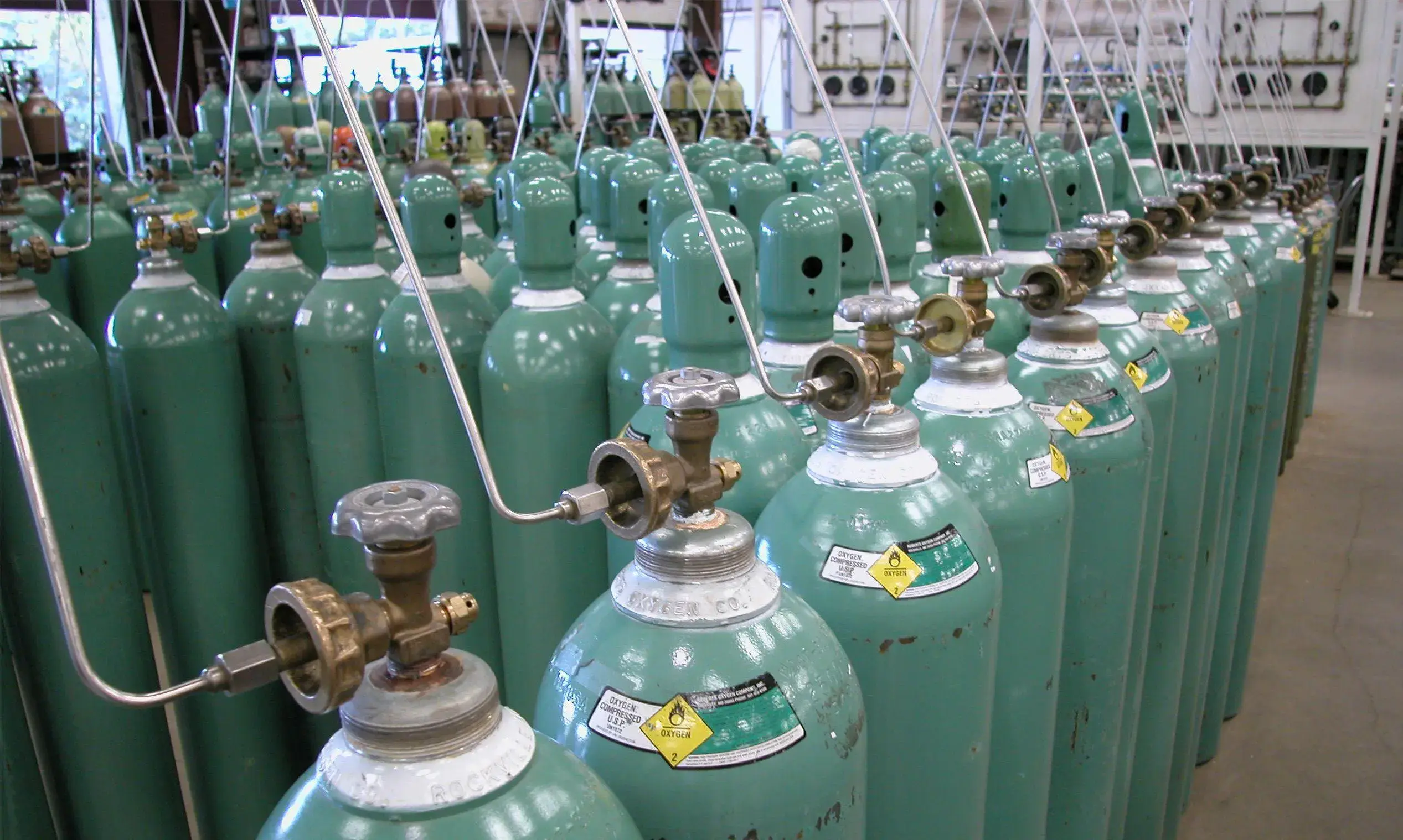 PEMASANGAN INSTALASI GAS MEDIS DAN PERATURAN PERMENKES NOMOR 4 TAHUN ...